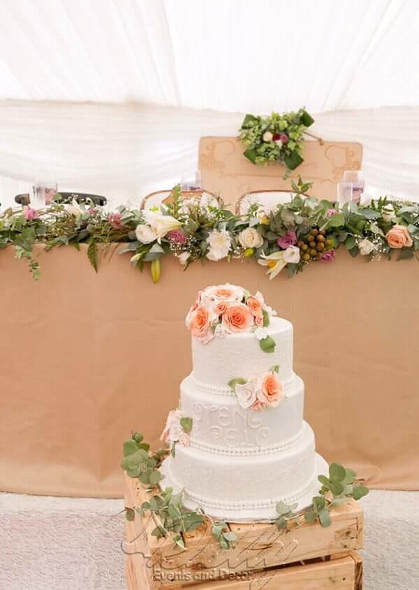 Clipkulture | Sweetheart Stage and Rustic Cake Stand
