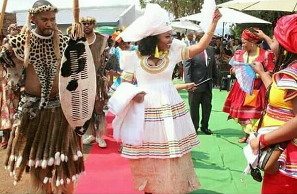 Bride In White Sepedi Traditional Wedding Dress With Doek – Clipkulture